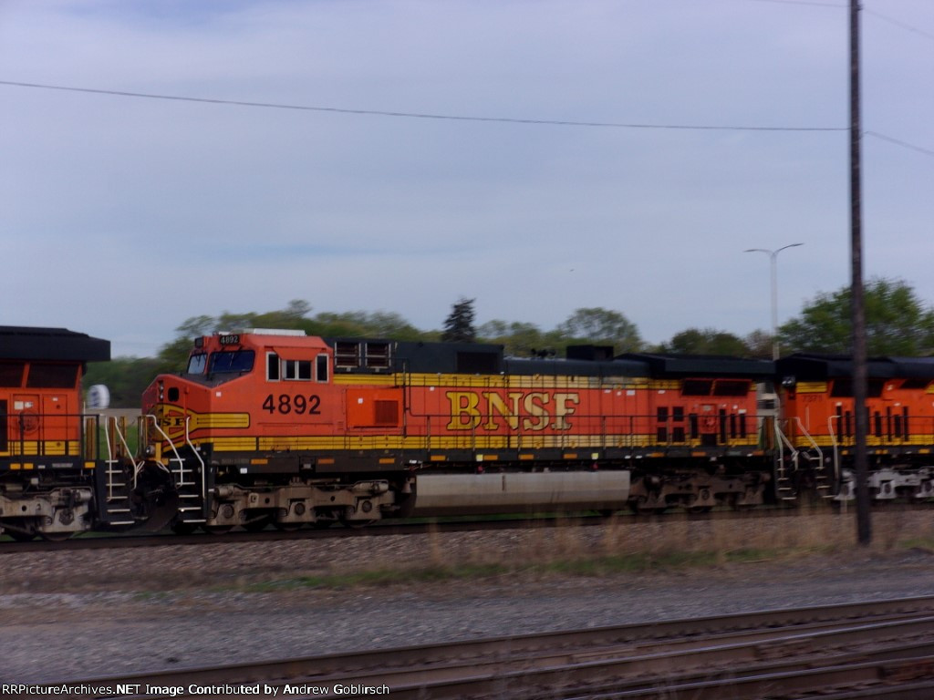 BNSF 4892
